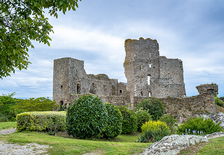 CHÂTEAU DE SAISSAC - Tourisme en Montagne Noire